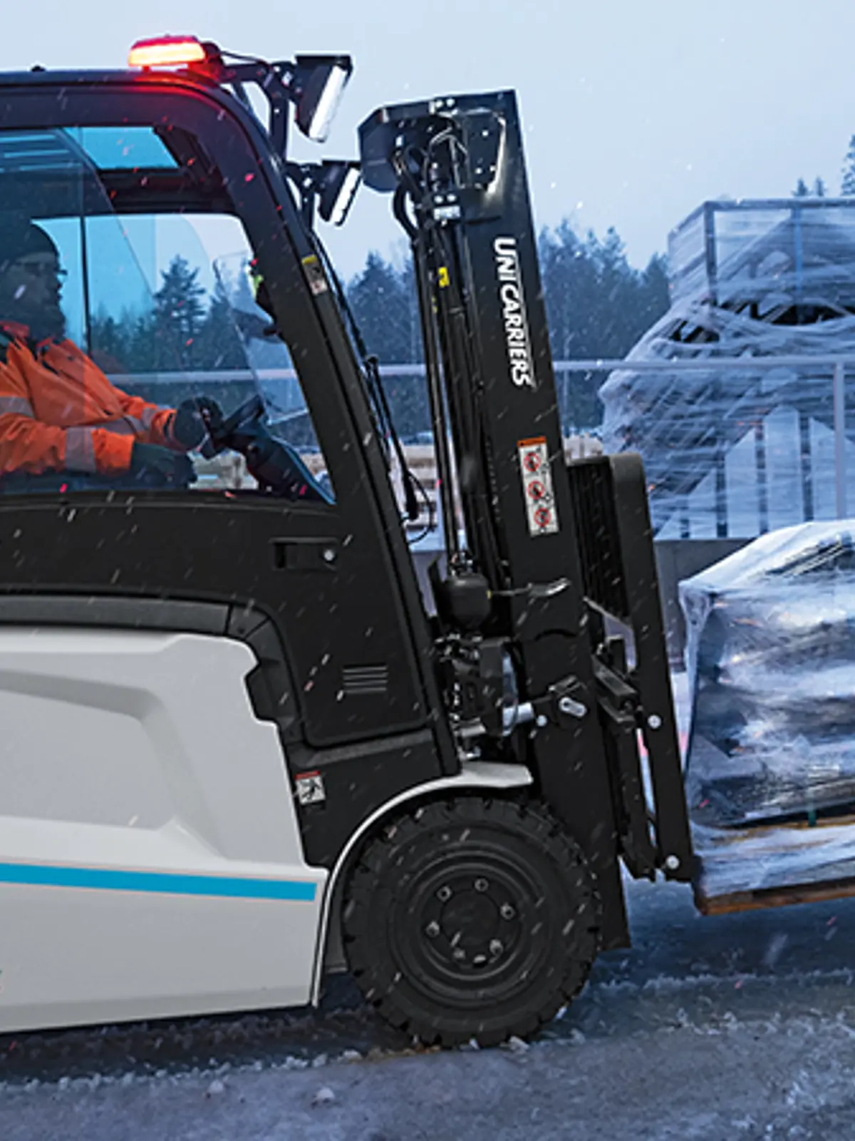 Electric vs. Internal Combustion Forklifts: How to Choose for Your Fleet