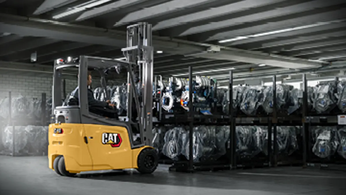 Electric Pneumatic Tire Forklift | 2ET2500-4000 | Cat Lift Trucks