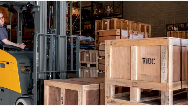 Electric Counterbalance Forklifts & Lift Trucks | Cat Lift Trucks