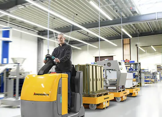EZS 350NA/C40NA Tow Tractor w/ 8,800 & 11,000lb Capacity | Jungheinrich