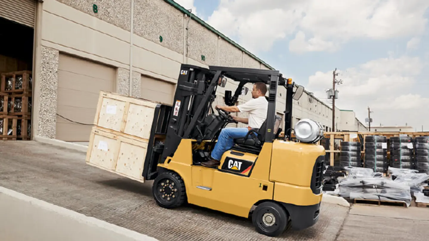 Forklift Operation on Ramps and Grades | 6 Key Rules